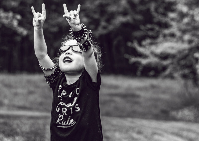 KID ROCKING OUT CARD